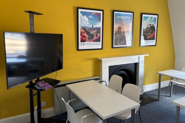 Learn English in Edinburgh | English Courses for Students